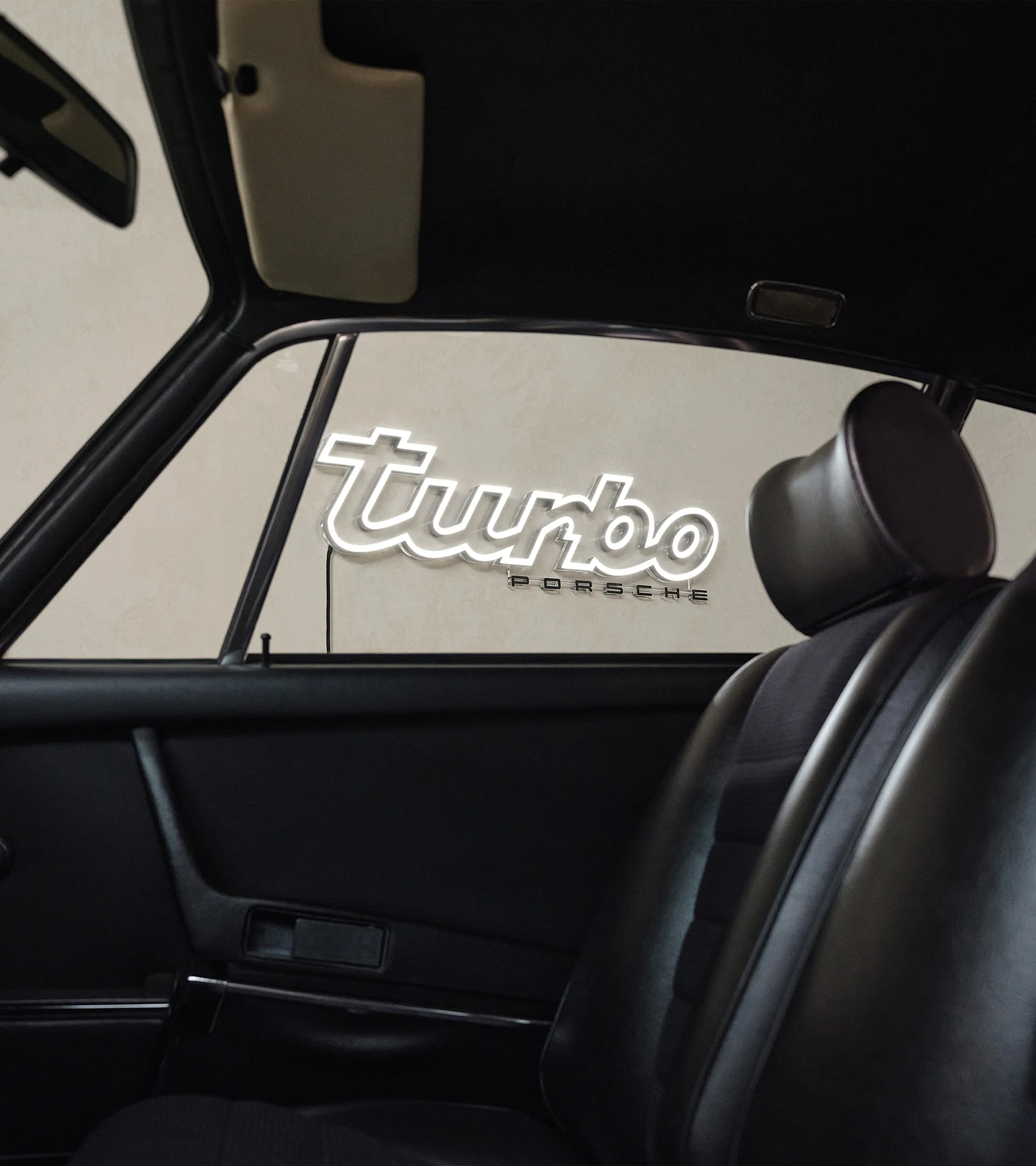 Turbo illuminated lettering – Limited Edition | PORSCHE SHOP